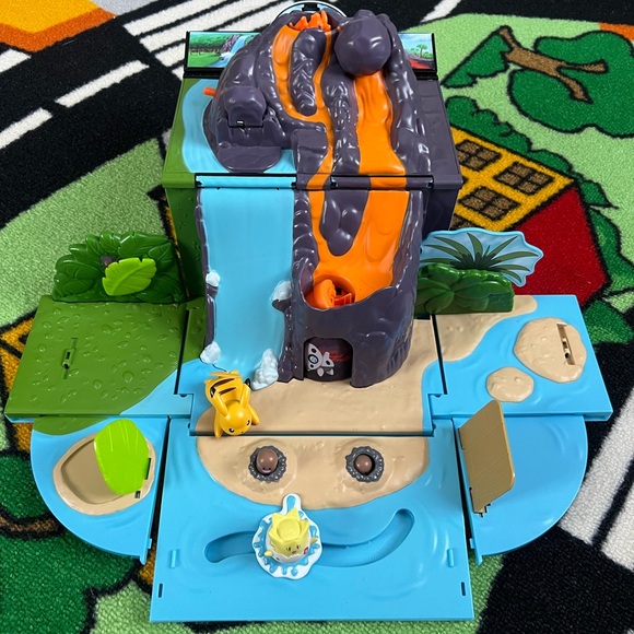 Pokemon | Toys | Adventure Volcano Playset With Waterfall And Slide ...
